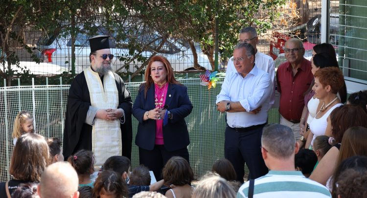 Δήμος Νέας Ιωνίας: Στους αγιασμούς των σχολείων η Δήμαρχος Δέσποινα ...