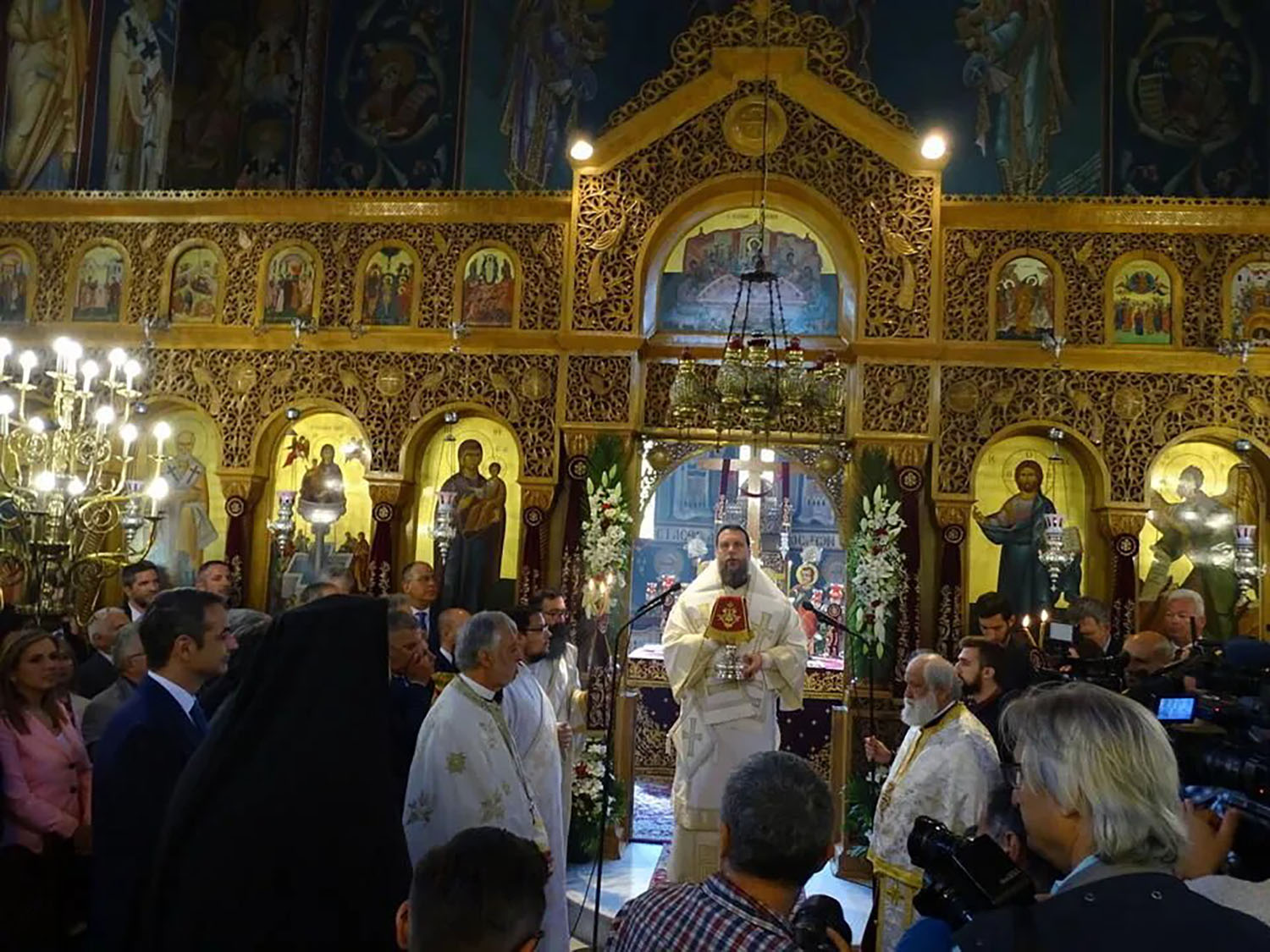 Βυζαντινό παρασκήνιο με τον Μητροπολίτη Ν. Ιωνίας Γαβριήλ, τον ...